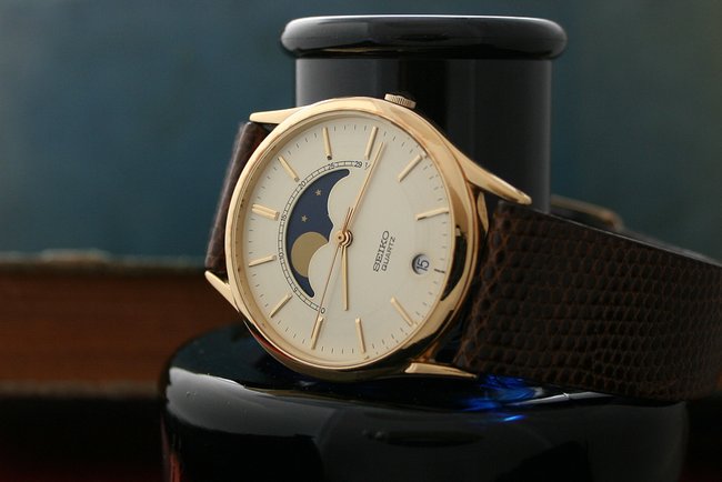 Seiko Moon Phase Watch | Gentlemint