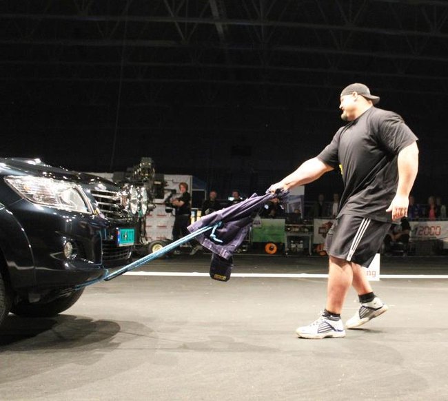 2011 World's Strongest Man pulling a car with Blaklader pants | Gentlemint