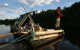 Build your own log raft and float down the river Klarälven in Sweden ...