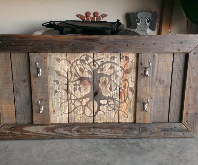 Gun Rack from Reclaimed Pallet Wood | Gentlemint