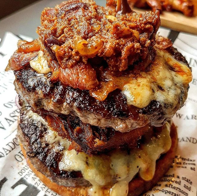 Double Chilli Cheeseburger with Pulled Pork And Bacon | Gentlemint