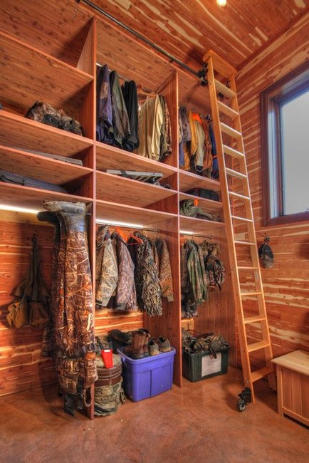 Cedar-Lined Hunting Closet | Gentlemint