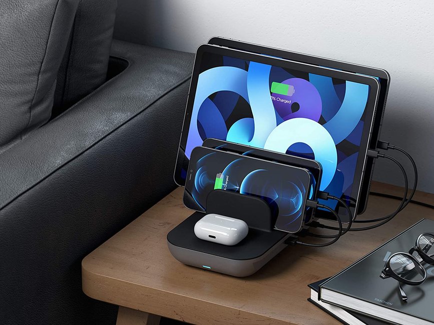 Charge 5 Devices Wirelessly with this Charging Station | Gentlemint Reserve
